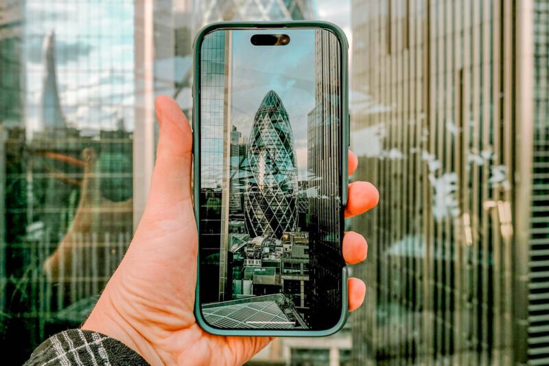 Top tips on how to avoid phone theft in London - London With Littles